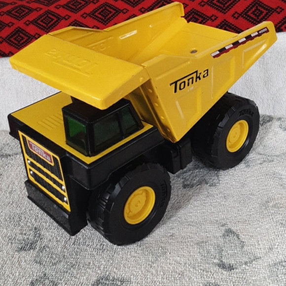 Tonka Hasbro | Toys | Tonka Hasbro 400 2009 Dump Truck | Poshmark